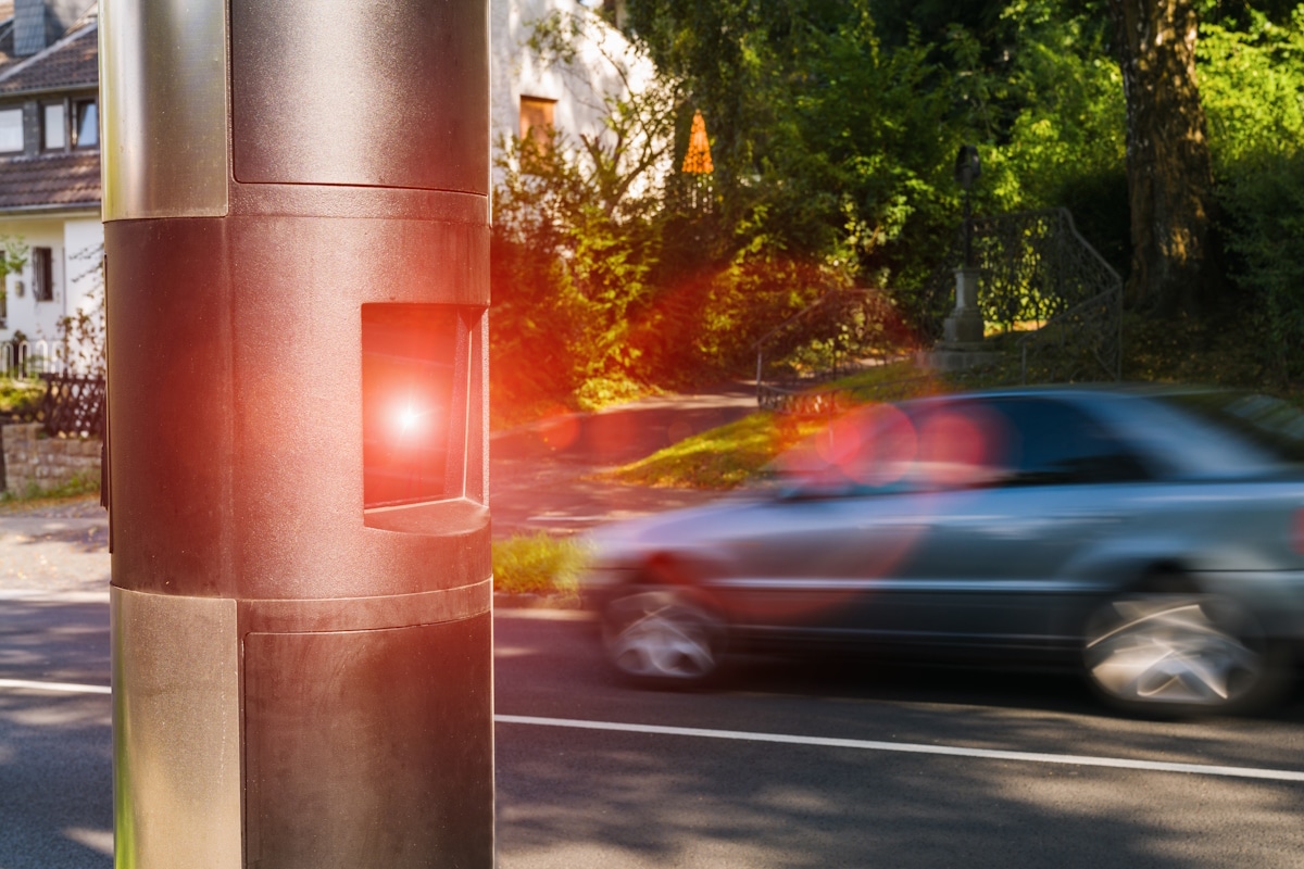 Blitzer auf der A31: Mobile und feste Standorte 2026!
